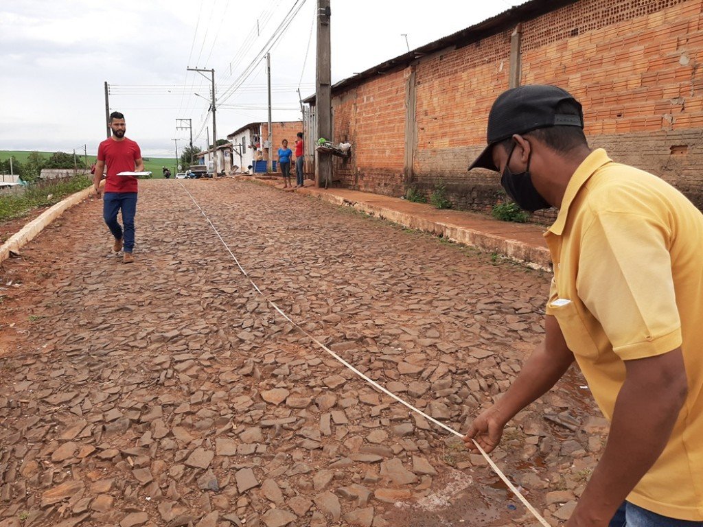 PREFEITURA REALIZA MEDIÇÃO DE RUAS PARA PAVIMENTAÇÃO EM PAVER NO BAIRRO ...